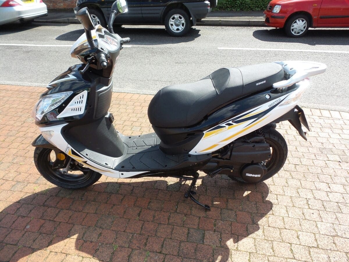 First ride: Sinnis Shuttle 125 - on2wheels